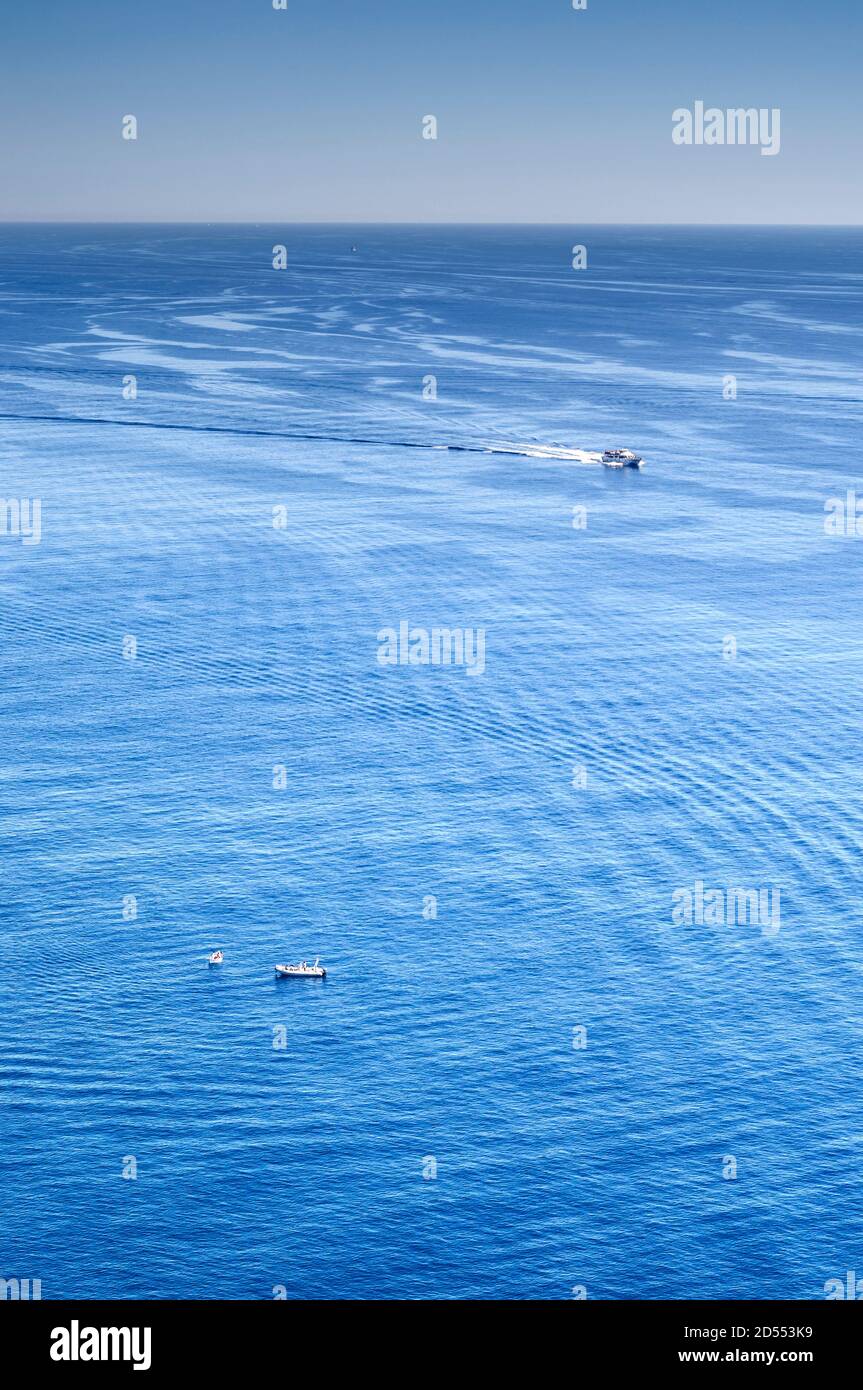 Reflections of ships hi-res stock photography and images - Alamy
