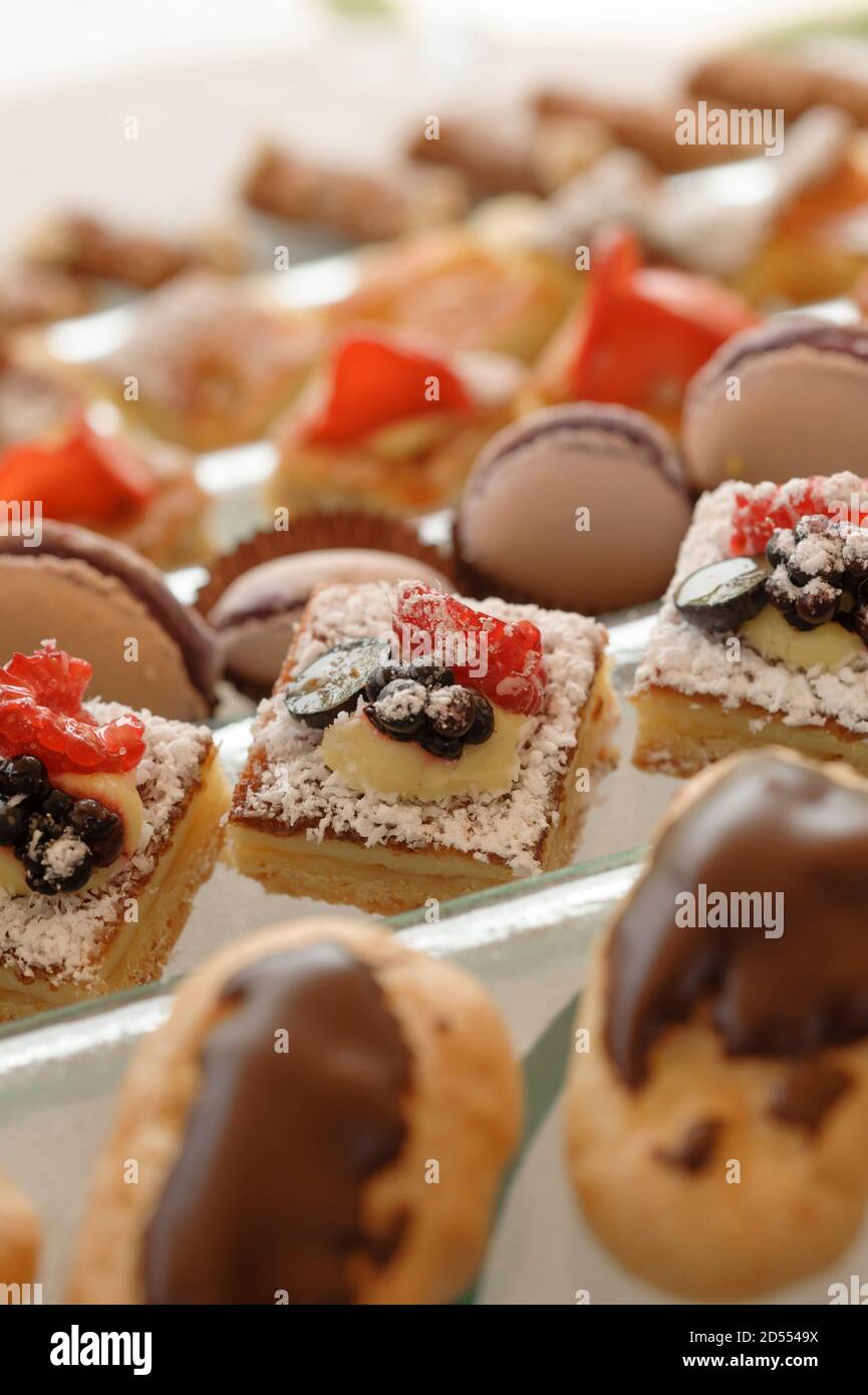 Cream puffs display hi-res stock photography and images - Alamy