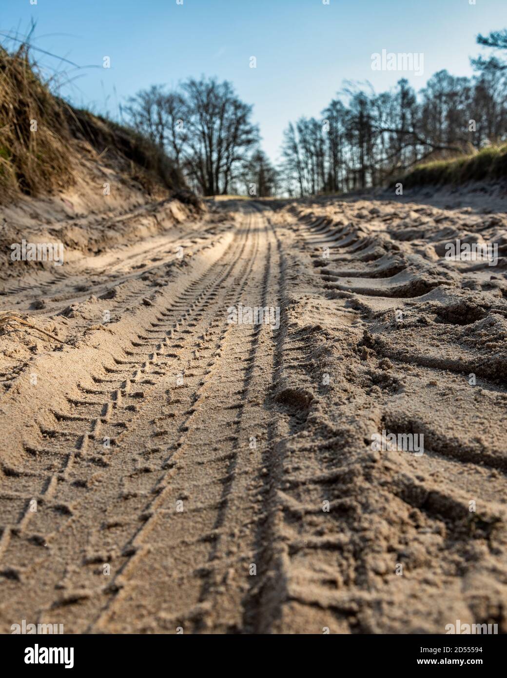 Natural rough print of wheel on a sand road Stock Photo - Alamy