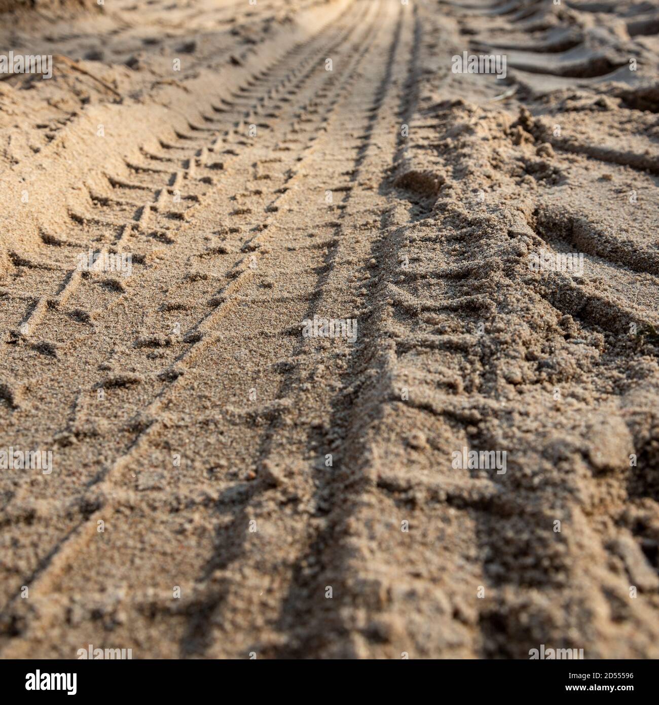 Natural rough print of wheel on a sand road Stock Photo - Alamy