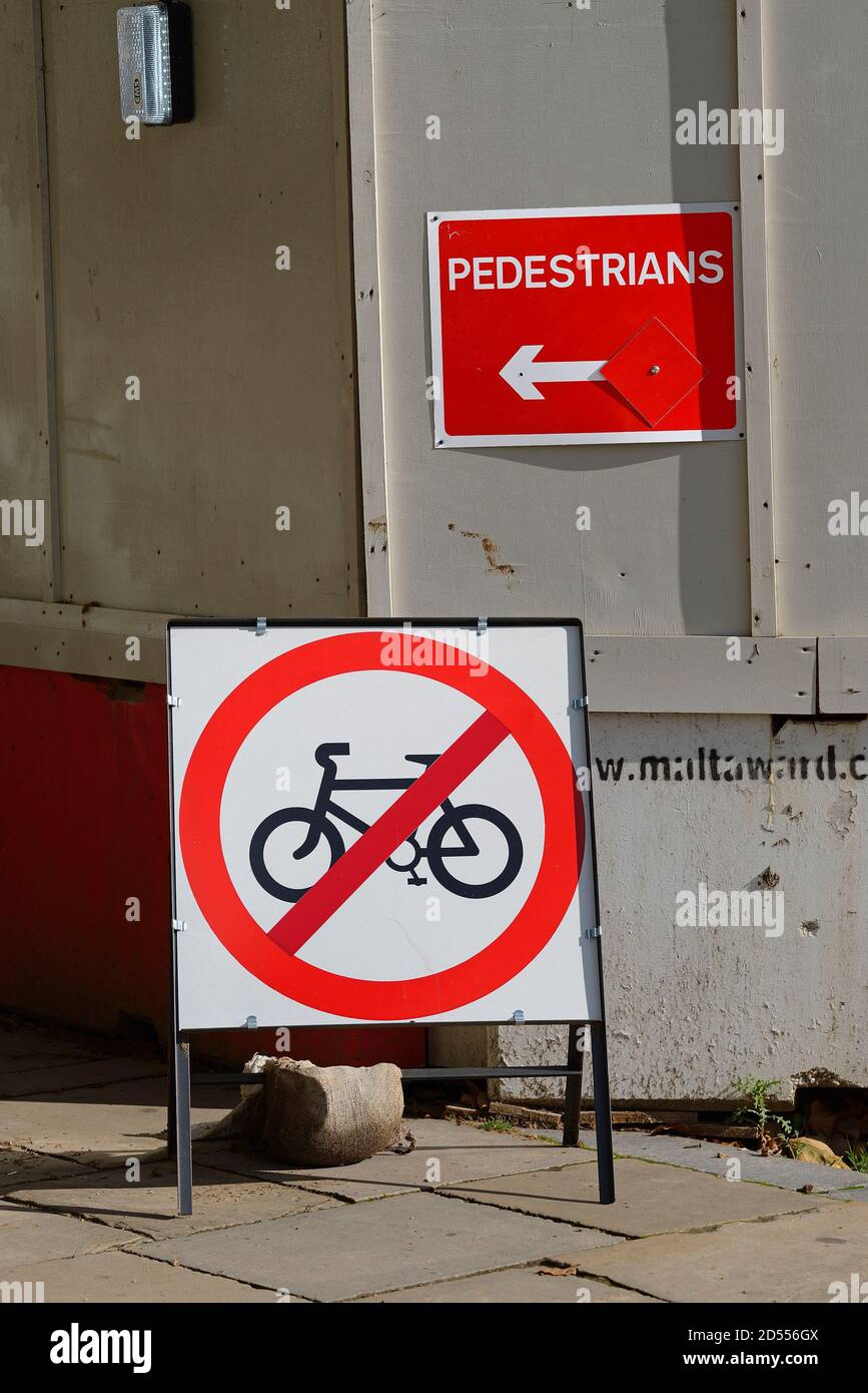 London, England, UK. No Cycling and Pedestrians signs in the Mall ...