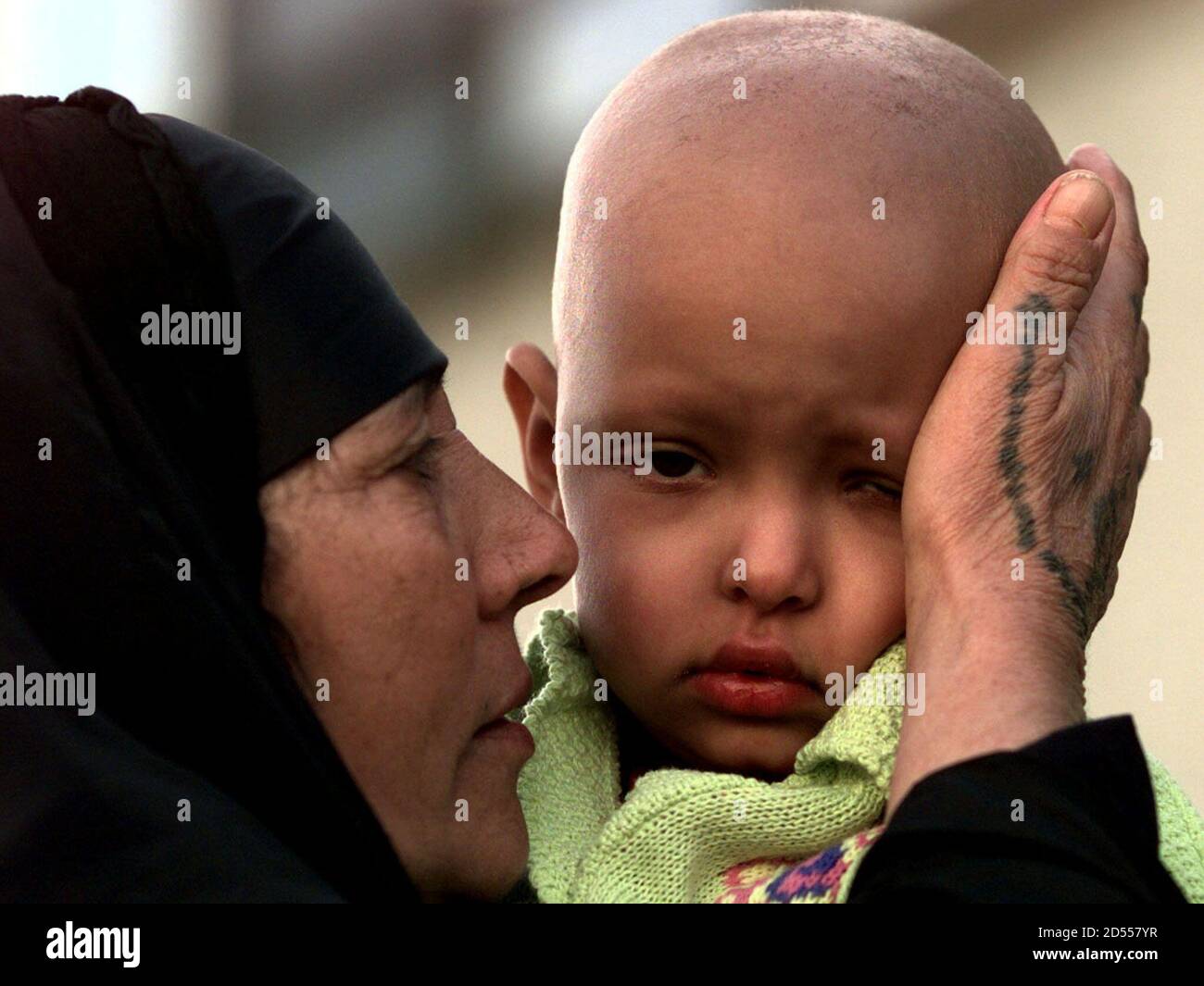 She gets the kiss hi-res stock photography and images - Alamy
