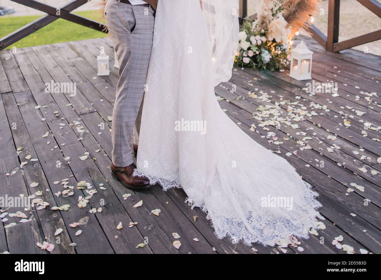a bride and groom at the wedding ceremony Stock Photo - Alamy