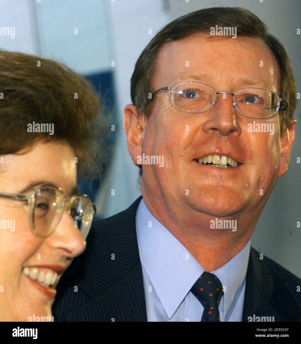 David trimble with his wife hi-res stock photography and images - Alamy