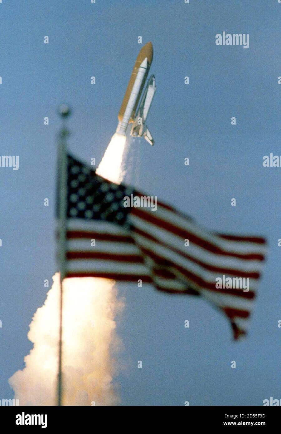 Two space shuttles hi-res stock photography and images - Alamy