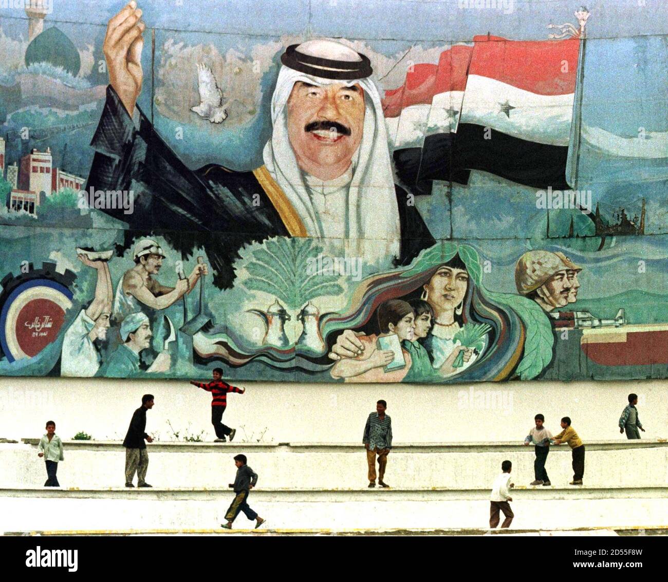 Iraq saddam mural hi-res stock photography and images - Alamy