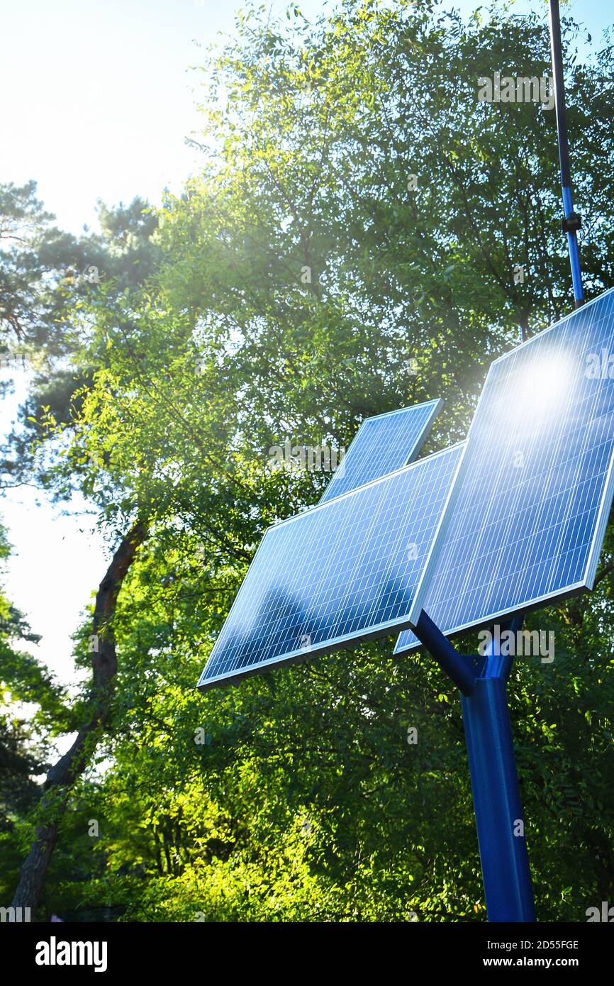 Solar panel reflecting light hi-res stock photography and images - Alamy