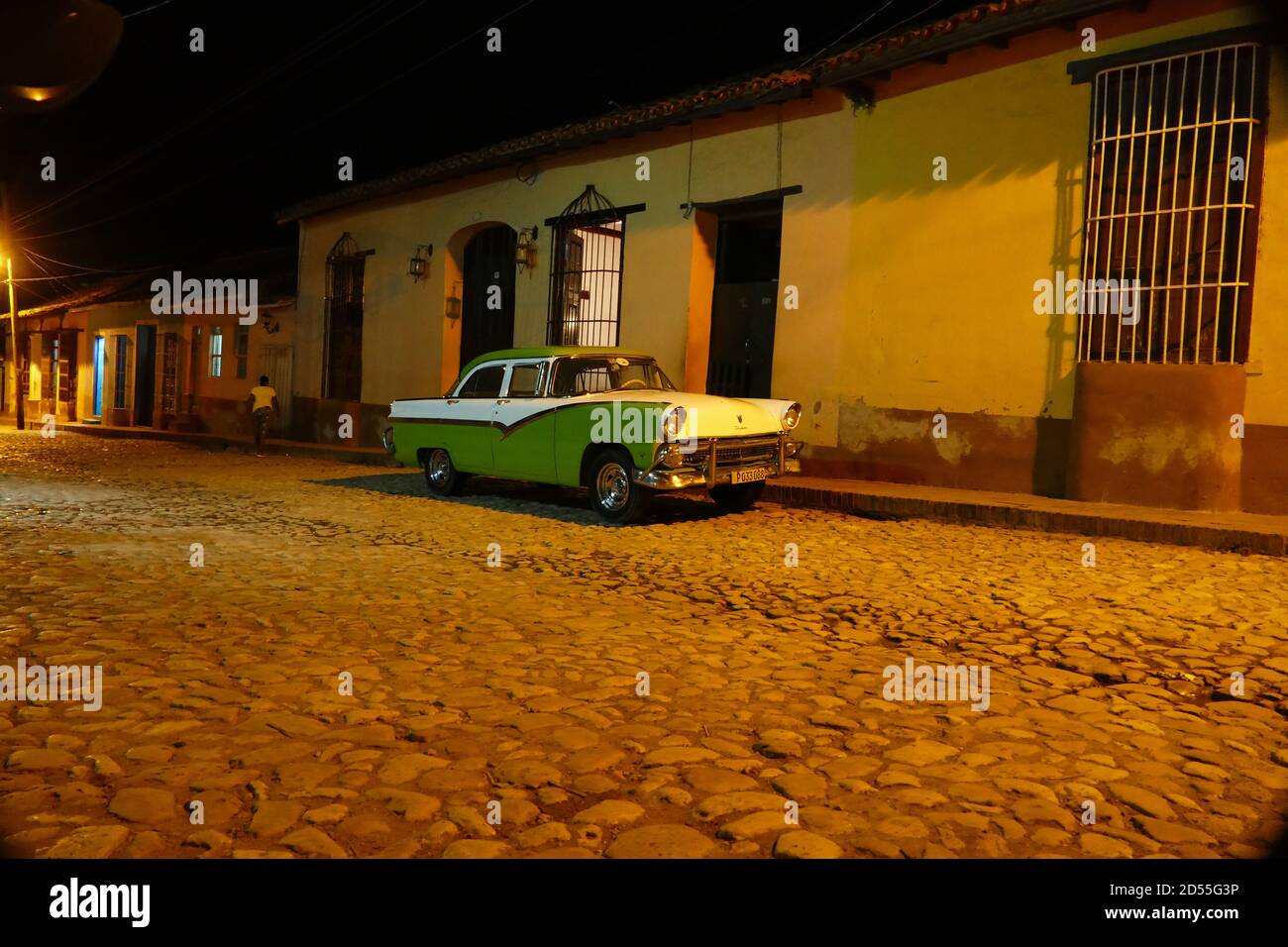 Poor street lighting cuba hi-res stock photography and images - Alamy