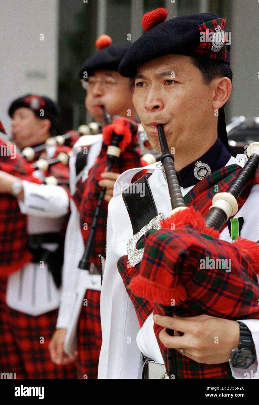 Police bagpipes scotland hi-res stock photography and images - Alamy