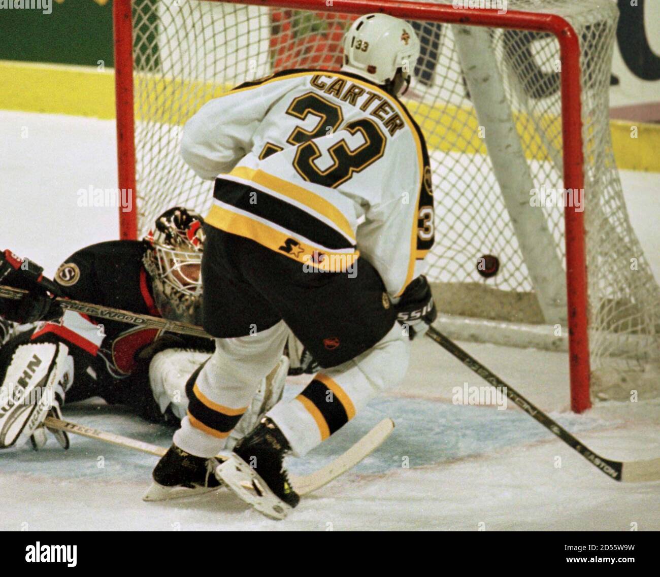 Boston bruins anson carter hi-res stock photography and images - Alamy