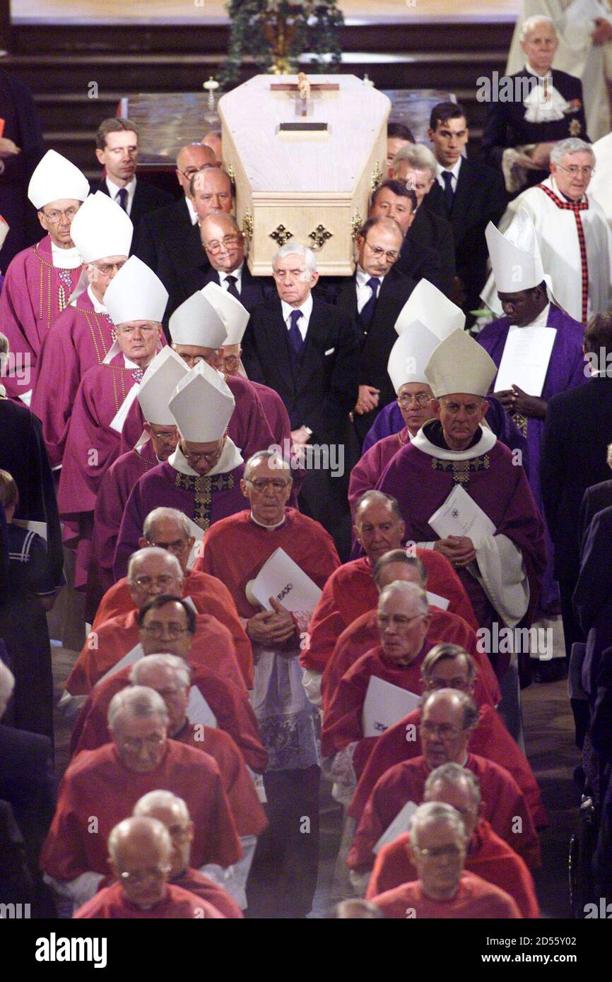 Cardinal basil hume cardinal hume hi-res stock photography and images ...