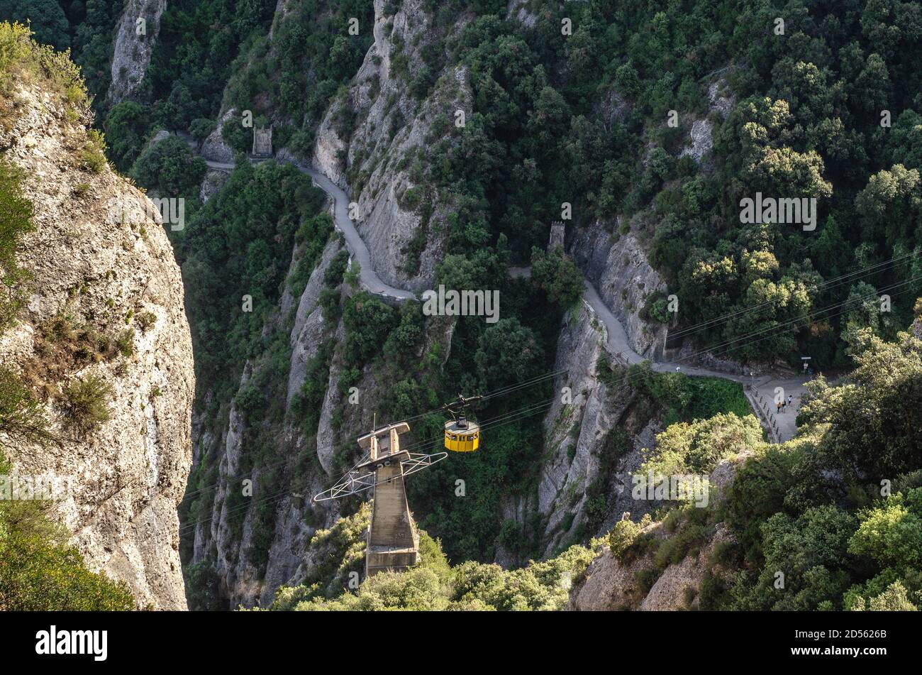 Gondola mountain cable car scary ride hi-res stock photography and ...