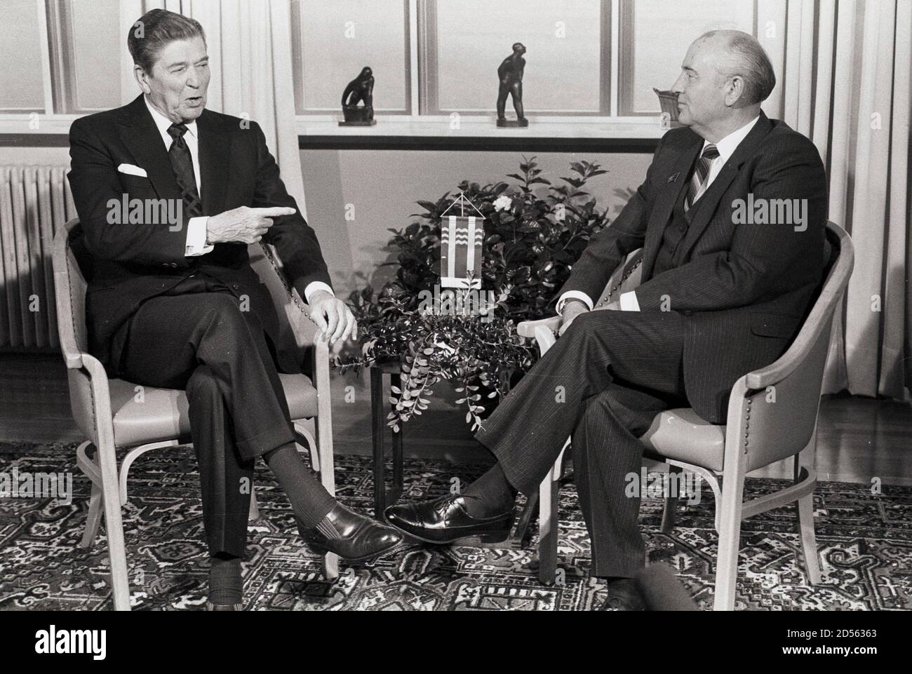 Mikhail gorbachev 1986 hi-res stock photography and images - Alamy