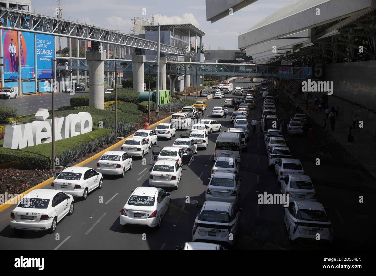 Non Exclusive: MEXICO CITY, MEXICO - OCTOBER 12: National Taxi Movement ...