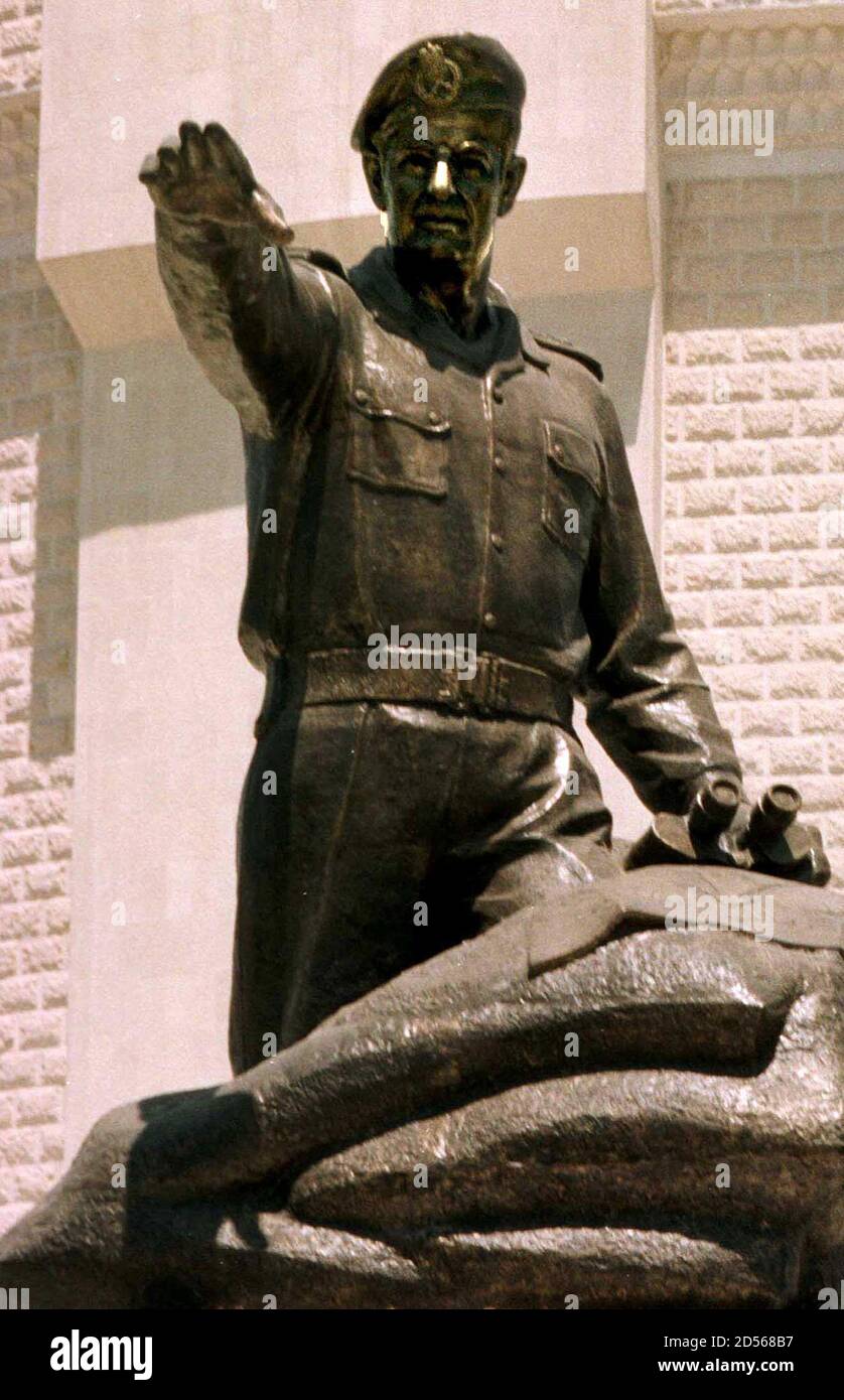 Assad statue damascus hi-res stock photography and images - Alamy