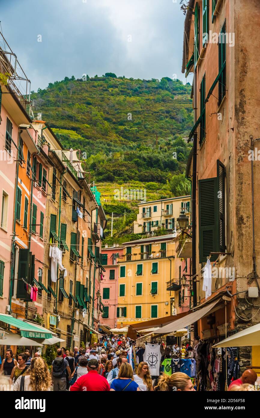 Street vernazza shops cinque terre hi-res stock photography and images ...
