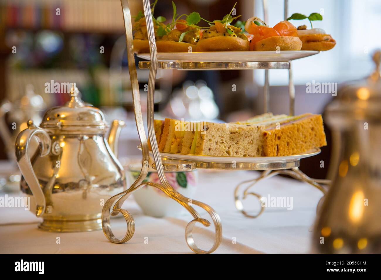 Classical London afternoon tea Stock Photo - Alamy