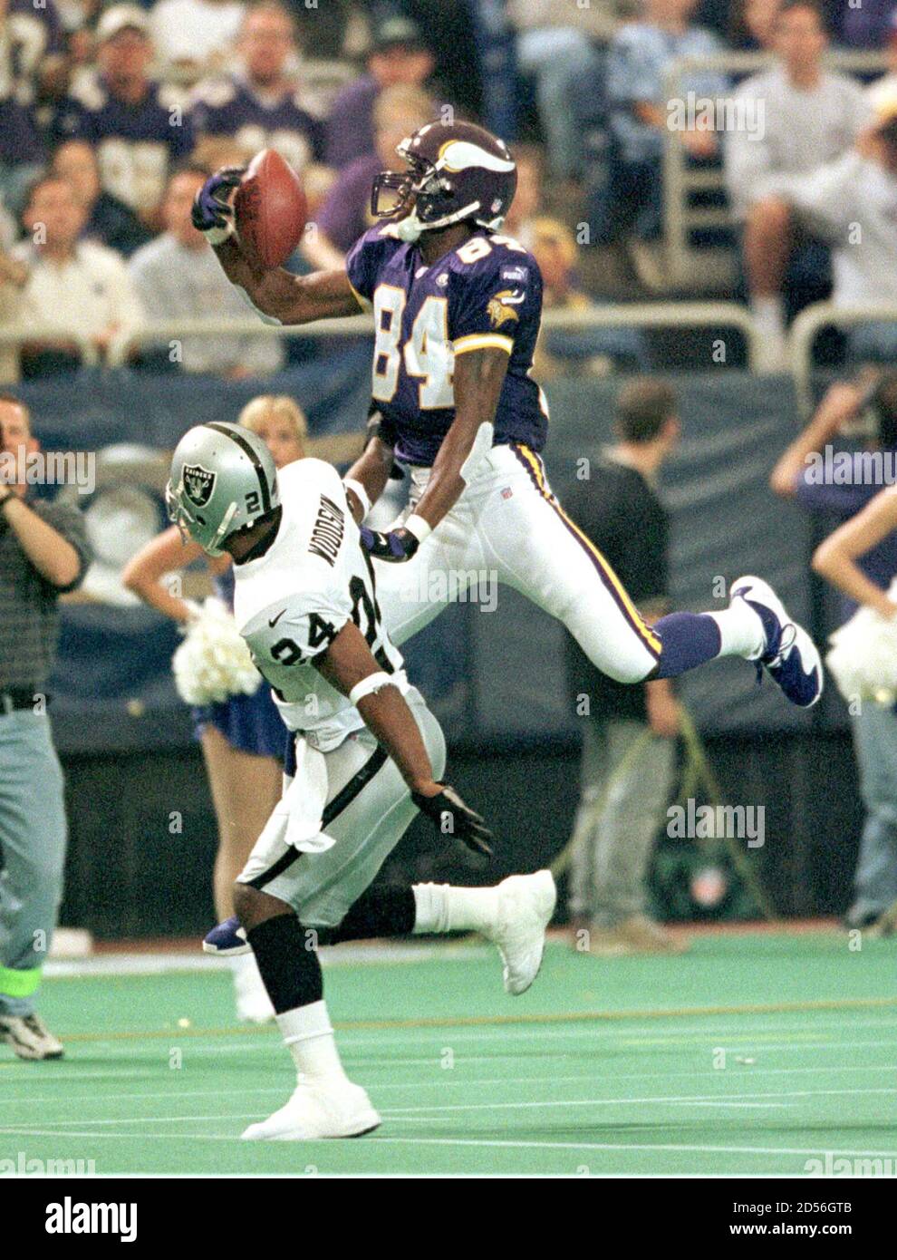 Oakland raiders receiver randy moss hi-res stock photography and images ...