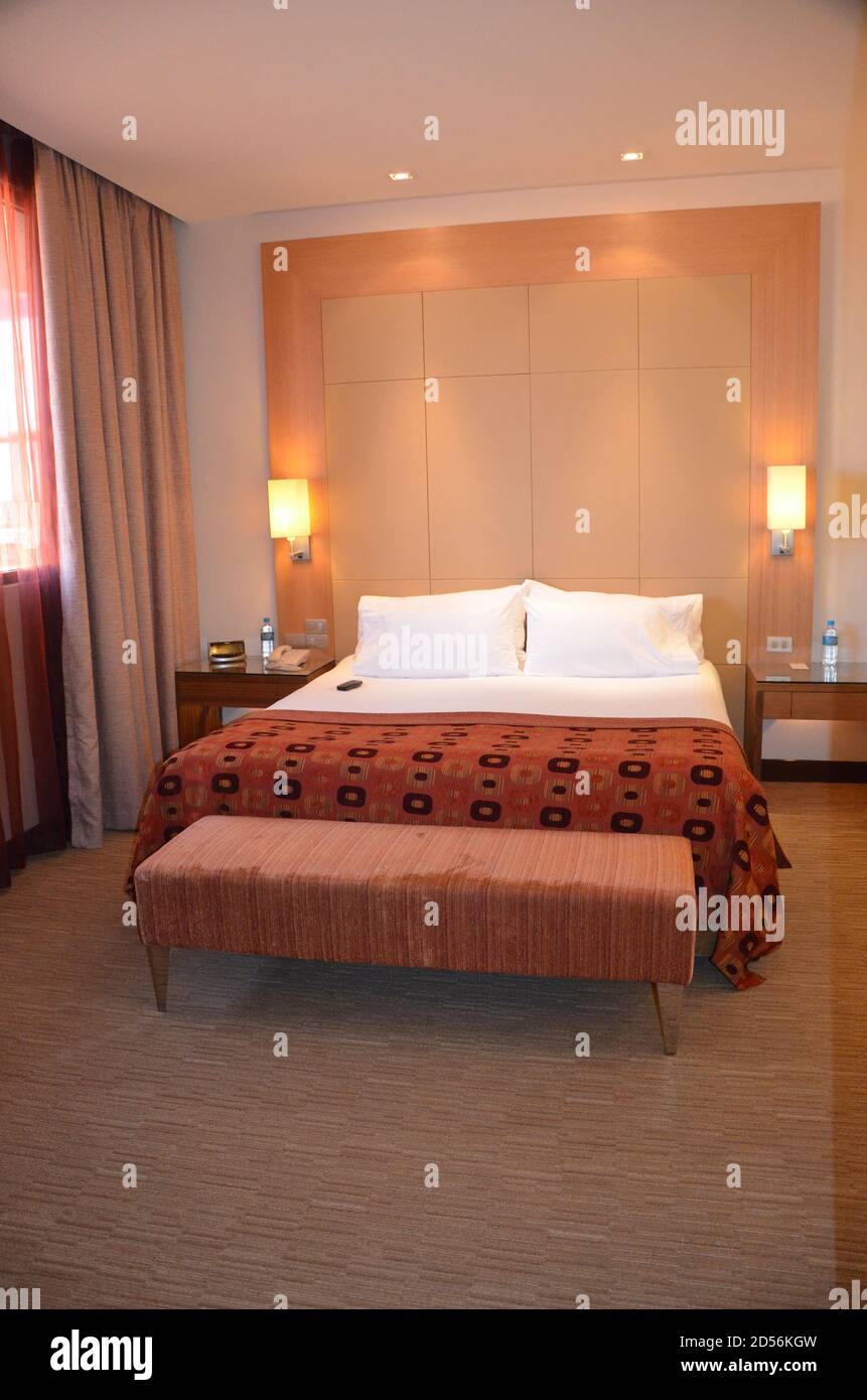 Modern empty hotel room interior Stock Photo - Alamy