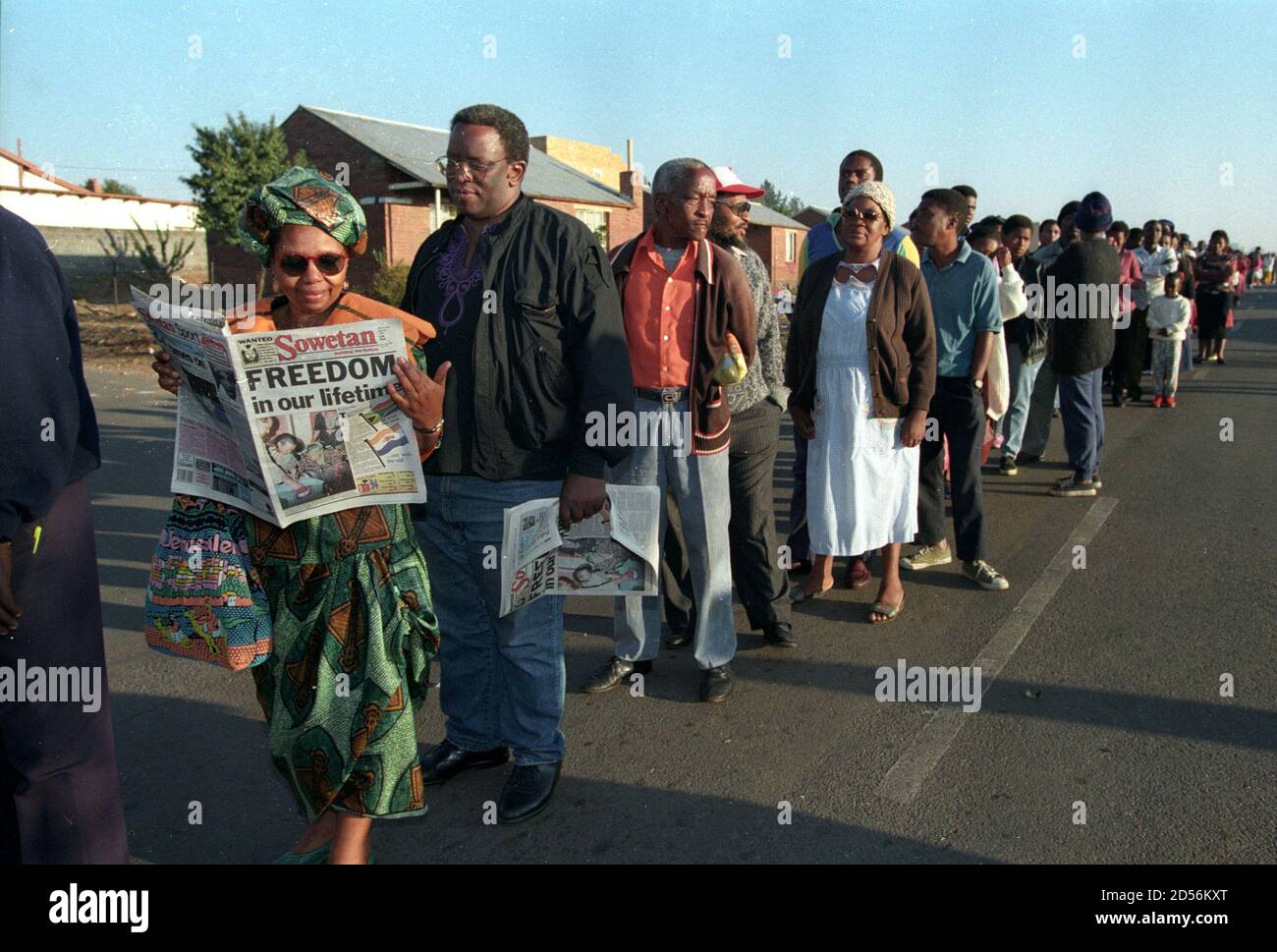 South africa vote 1994 queue hi-res stock photography and images - Alamy