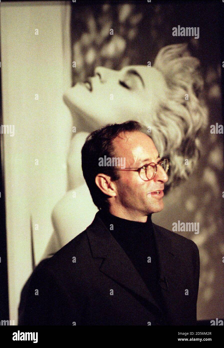 Madonna photographs hi-res stock photography and images - Alamy