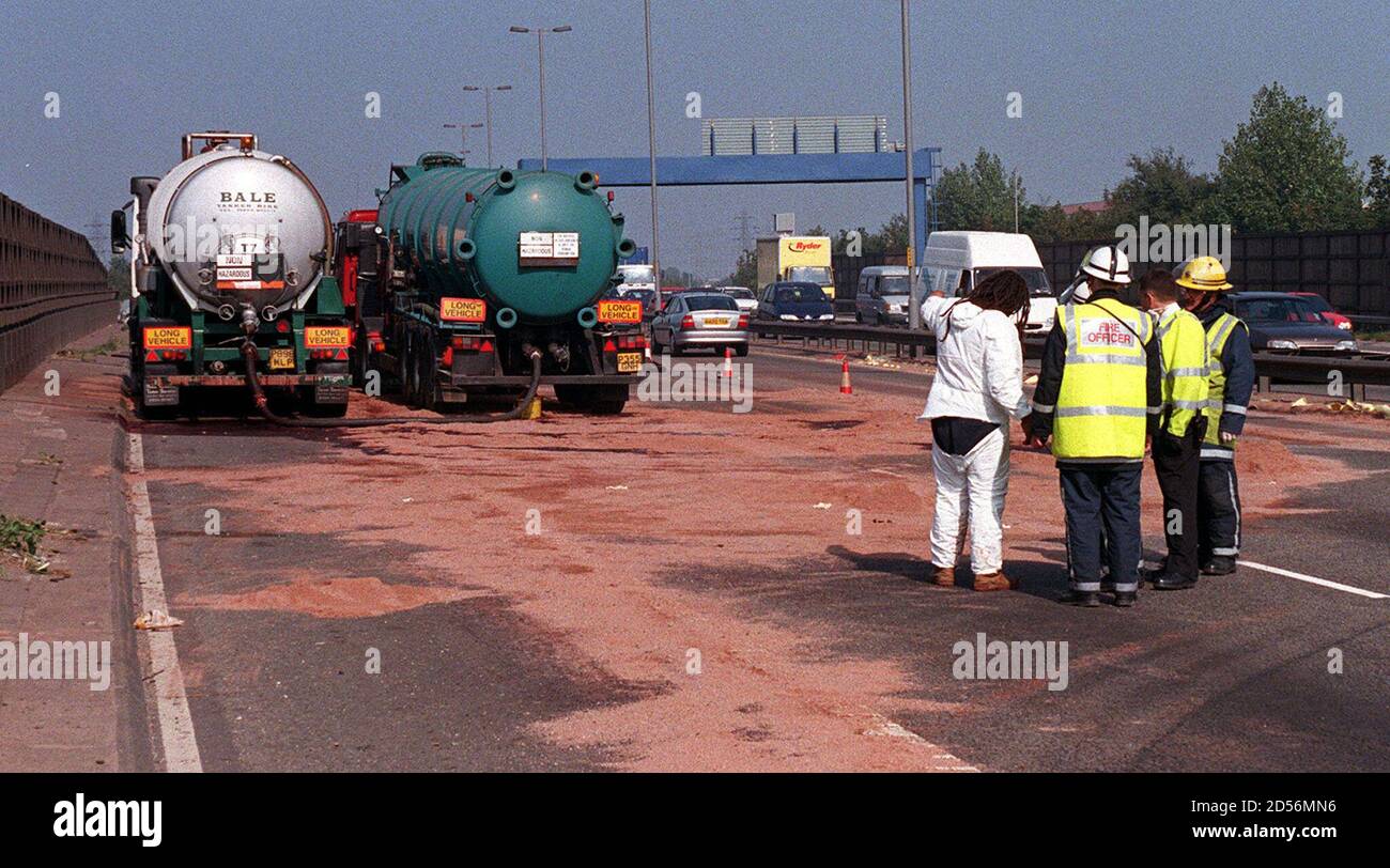 Tanker on m6 motorway hi-res stock photography and images - Alamy
