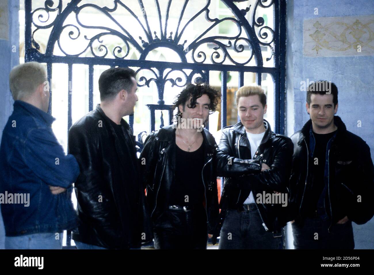 Aslan at a photoshoot in Covent Garden. London, 10/11/1986 | usage ...