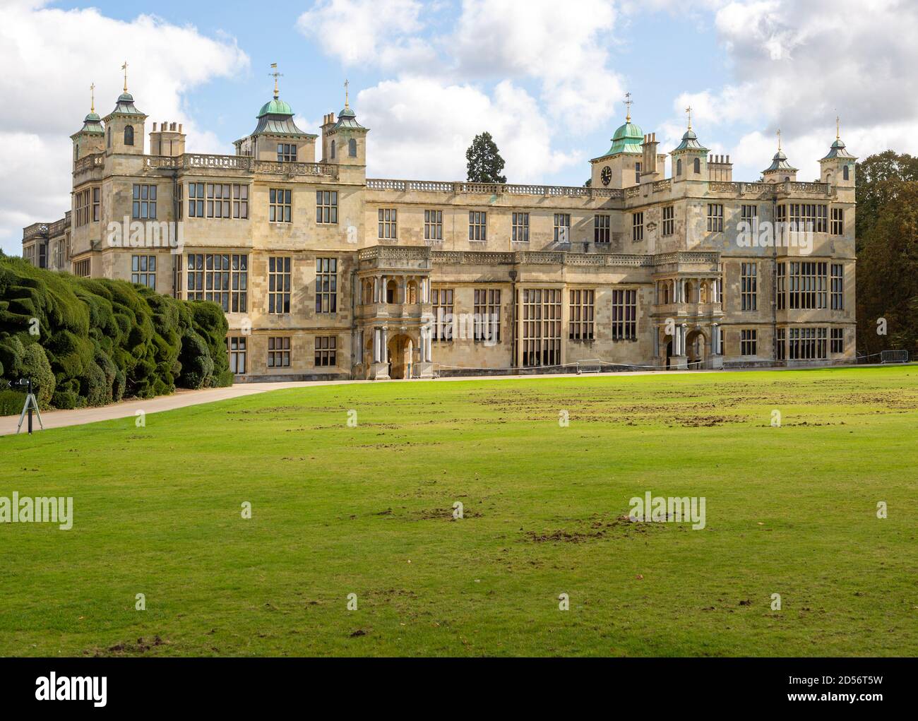 House front frontage hi-res stock photography and images - Alamy