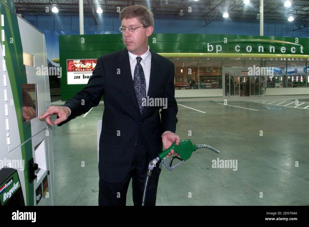 Castrol bp hi-res stock photography and images - Alamy