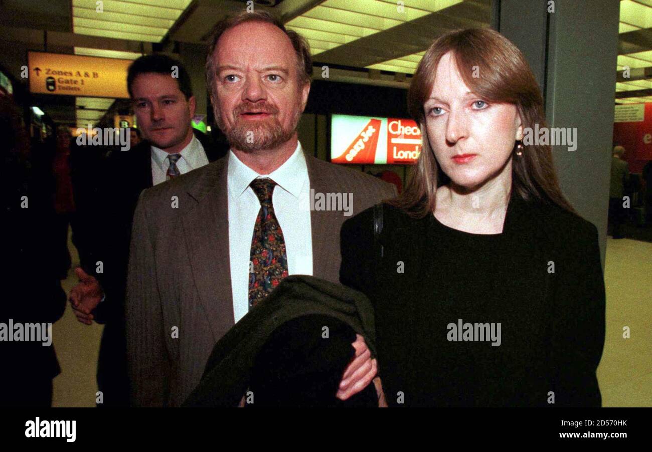 Foreign secretary robin cook centre hi-res stock photography and images ...