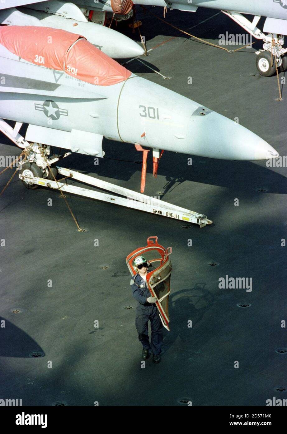 Uss formidable hi-res stock photography and images - Alamy