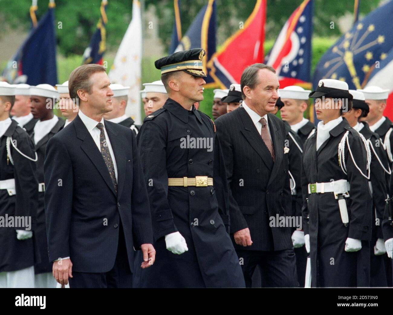 U s defense secretary william cohen hi-res stock photography and images ...