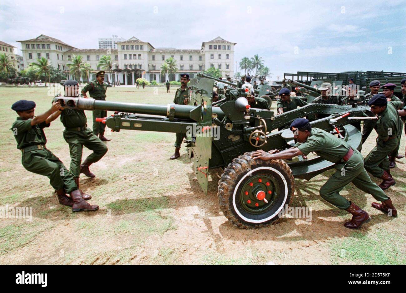 Artillery gun sri lanka army hi-res stock photography and images - Alamy