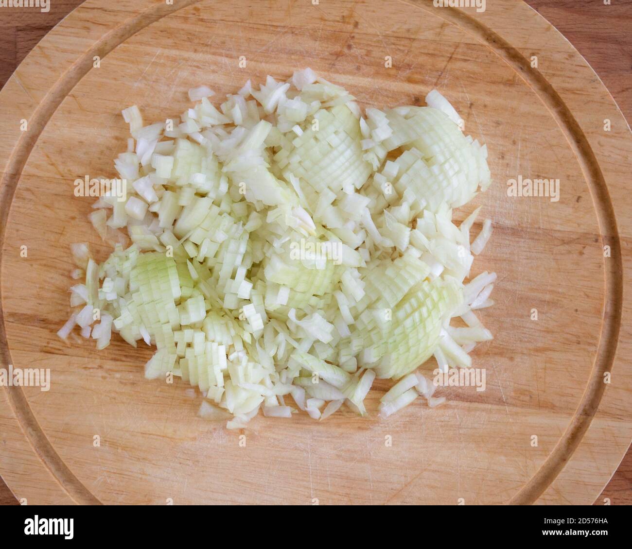 Cutting onions hi-res stock photography and images - Alamy
