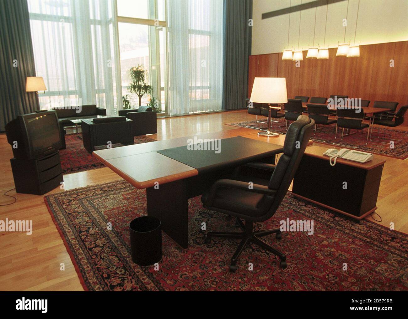 State council building east berlin hi-res stock photography and images ...