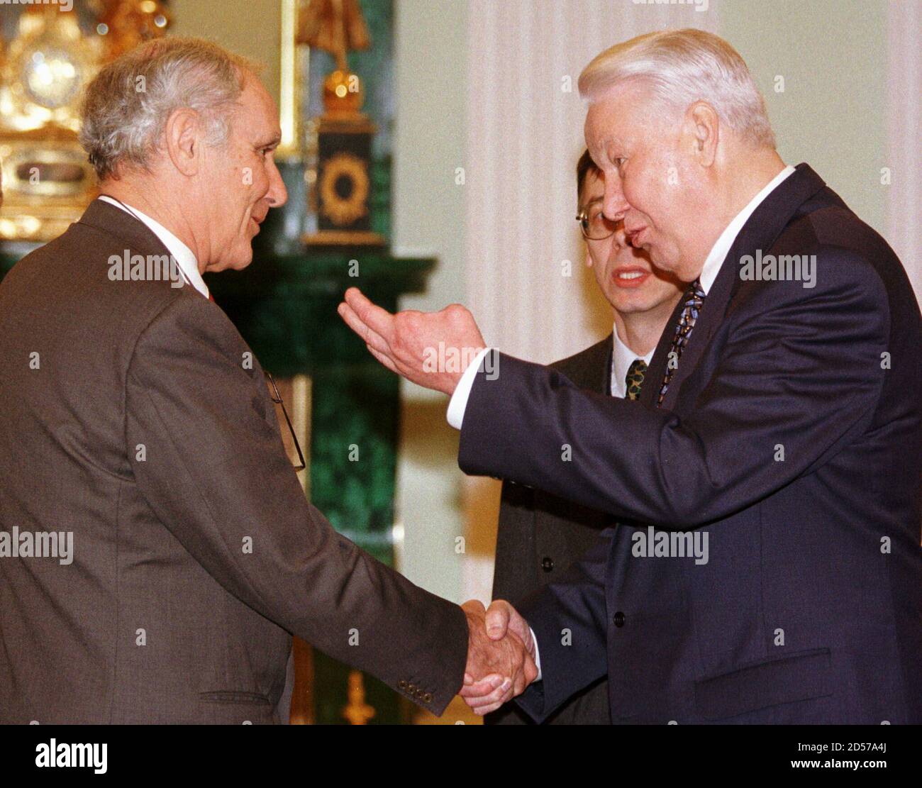 Russian president boris yeltsin hands hi-res stock photography and ...