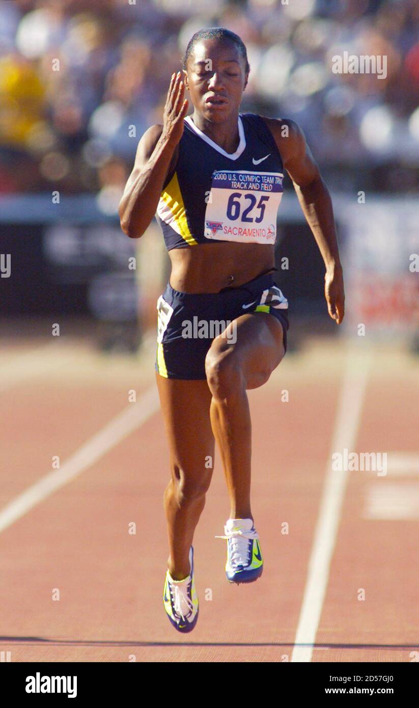 Womens 100m sprint hi-res stock photography and images - Alamy