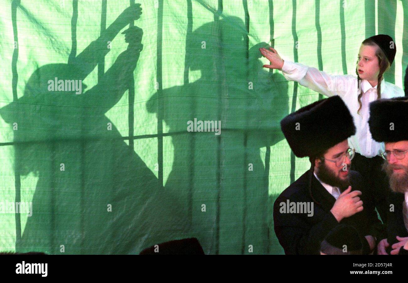 Hasidic teenagers hi-res stock photography and images - Alamy