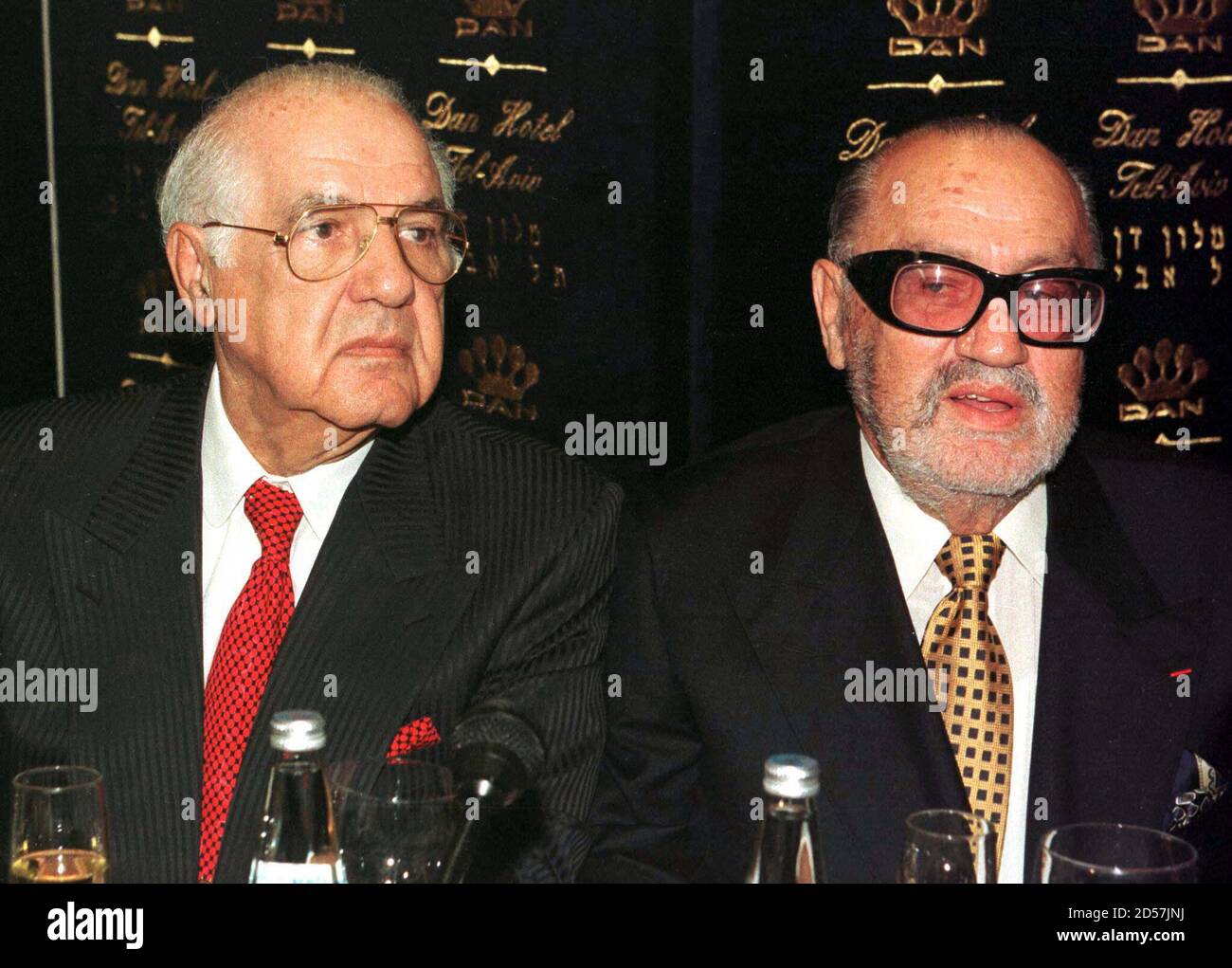 Ofers hi-res stock photography and images - Alamy