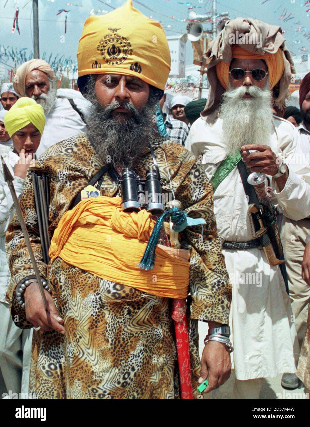 Indian guru and disciples hi-res stock photography and images - Alamy