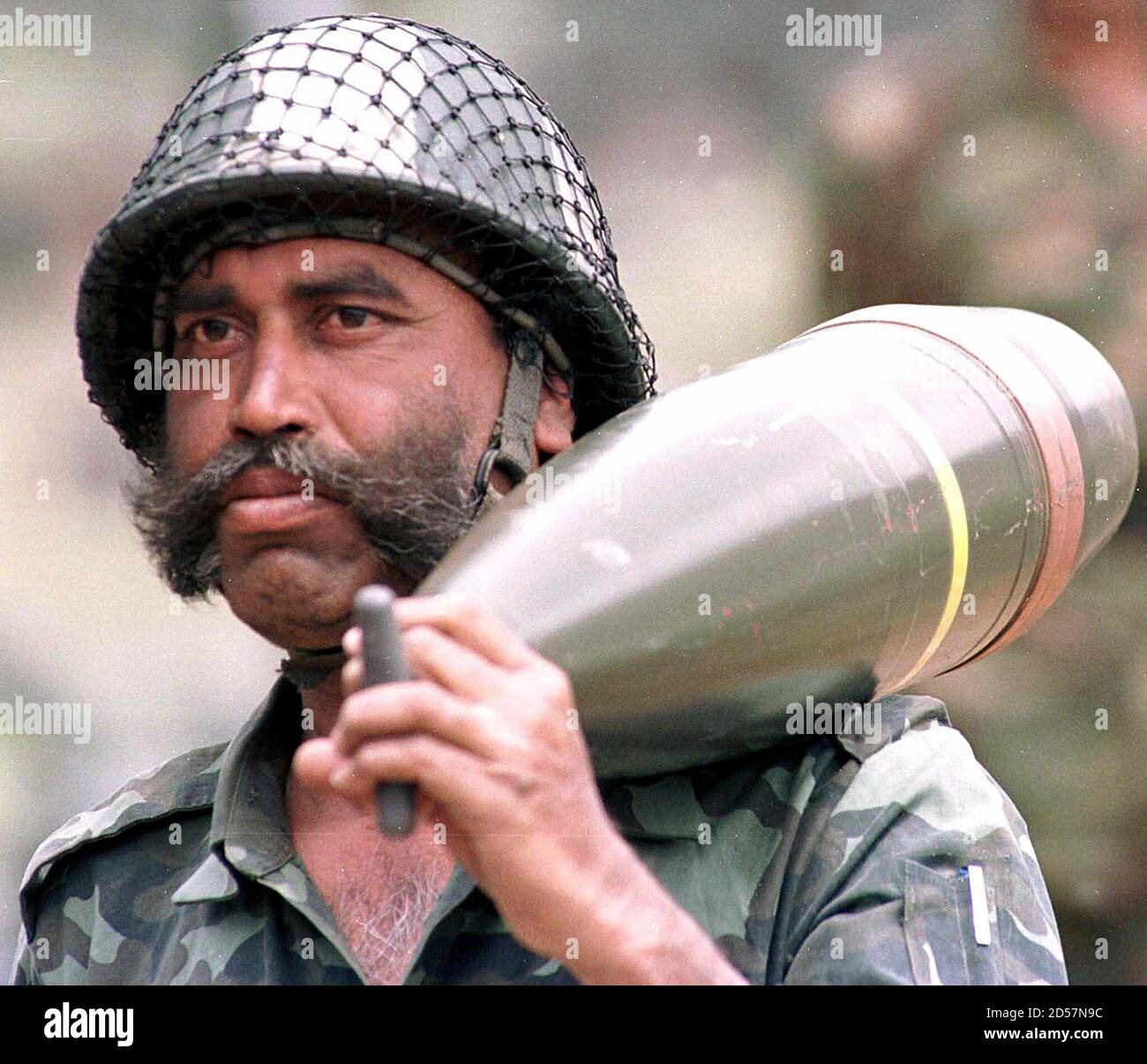 Loading an artillery shell hi-res stock photography and images - Alamy