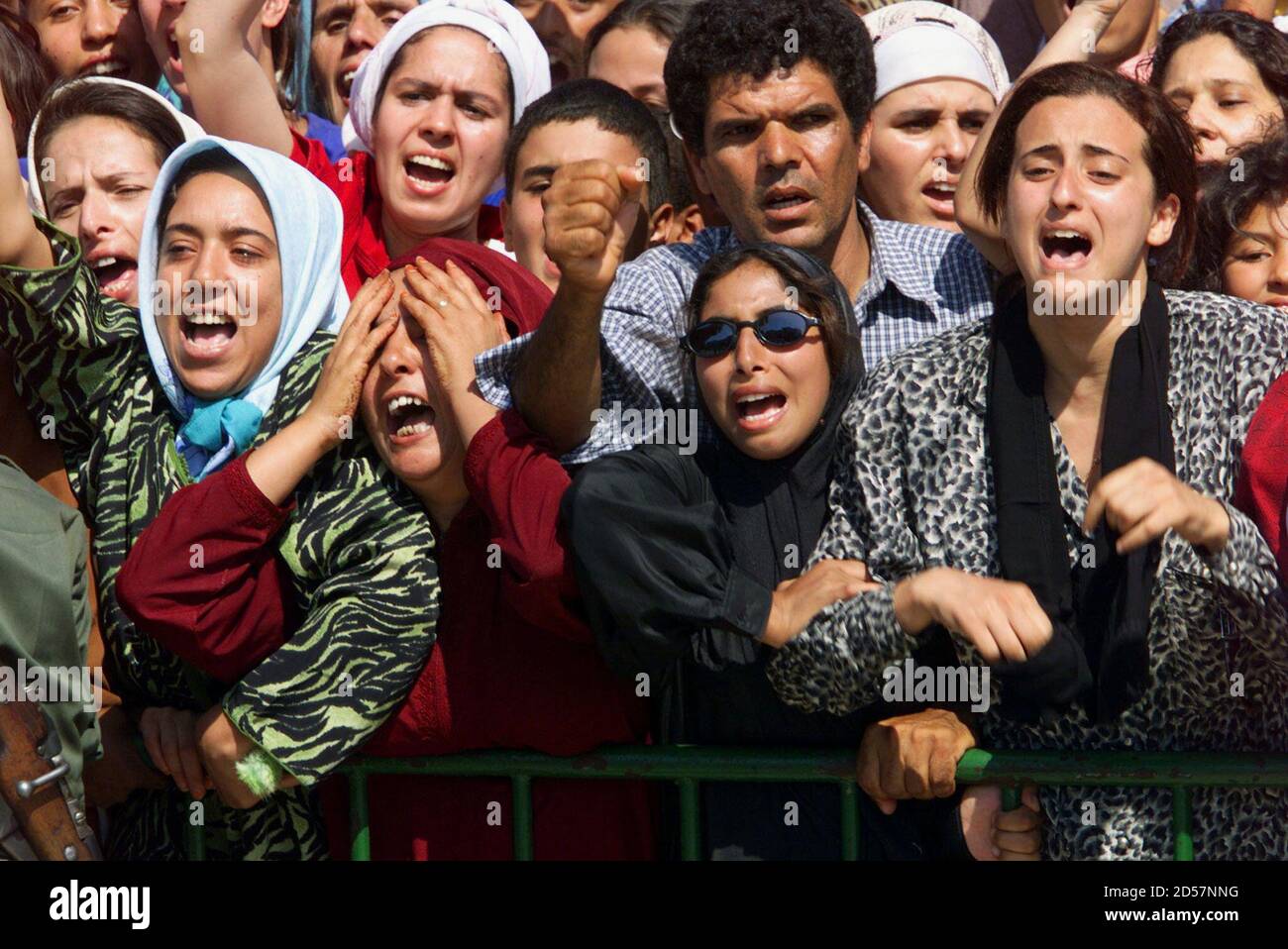Moroccans praying hi-res stock photography and images - Alamy