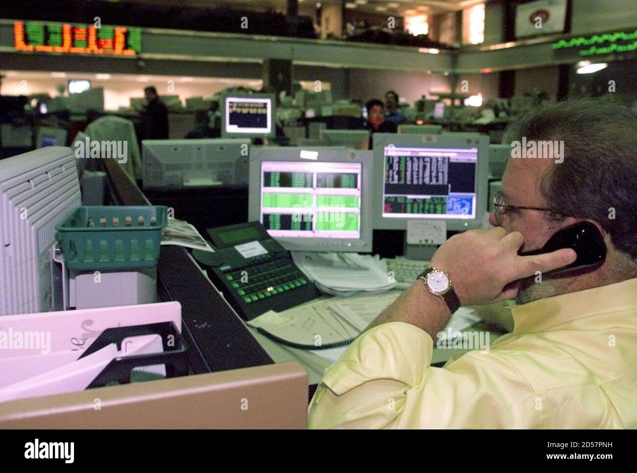 Chicago stock exchange trading floor hi-res stock photography and ...