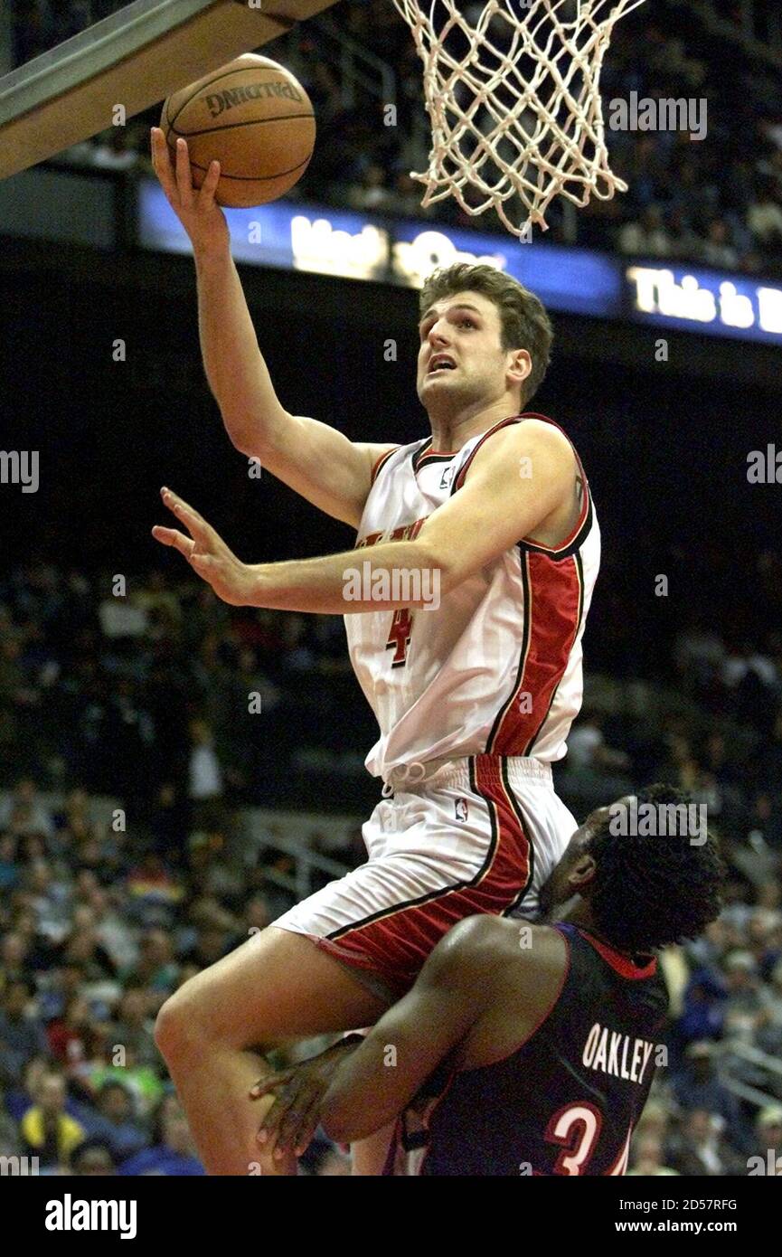 Charles oakley raptors hi-res stock photography and images - Alamy