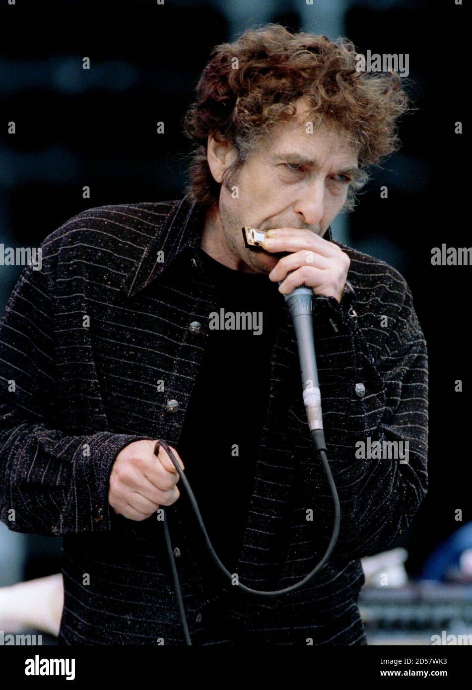 Bob dylan on stage hi-res stock photography and images - Alamy