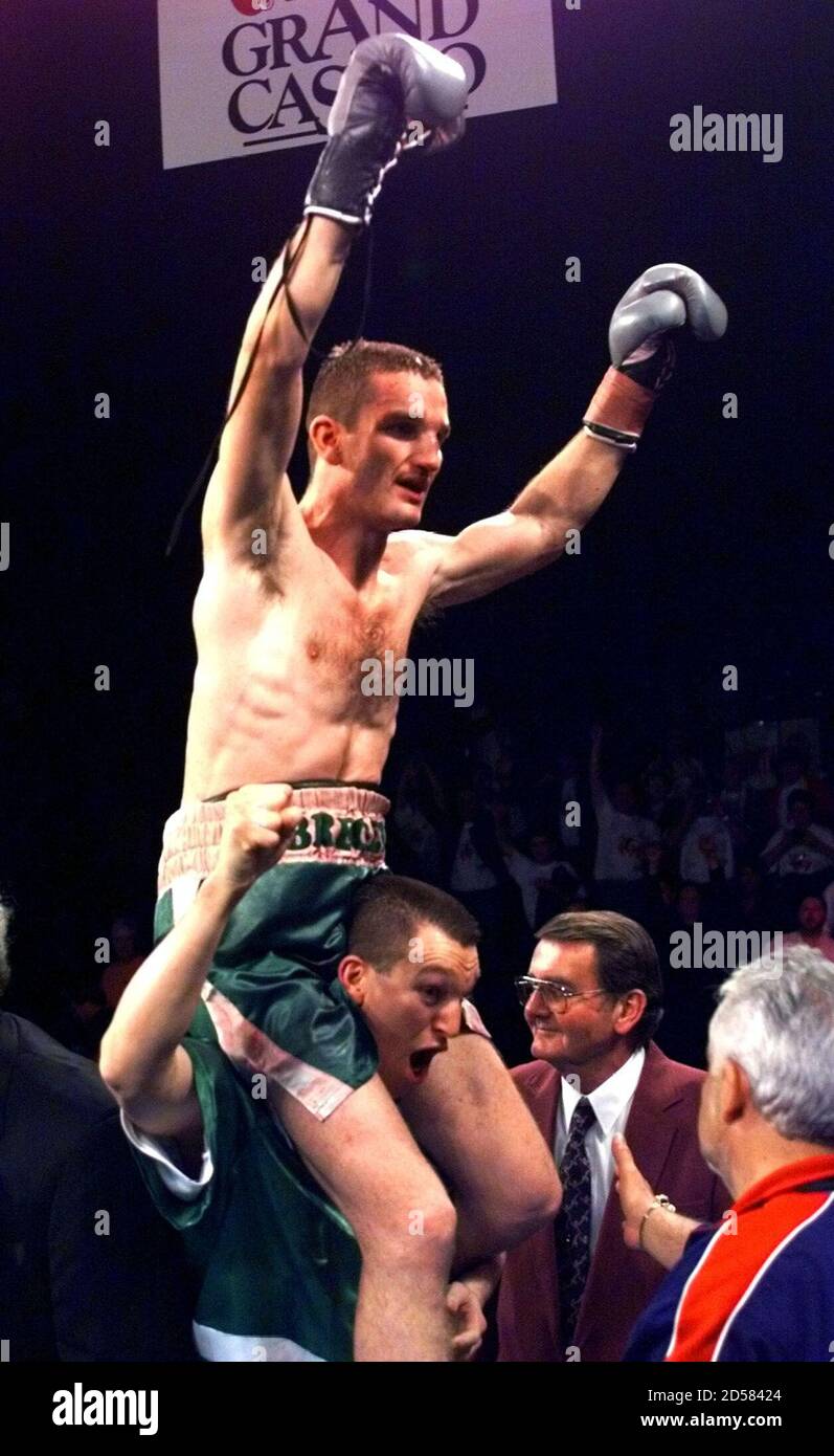 Corner men hi-res stock photography and images - Alamy