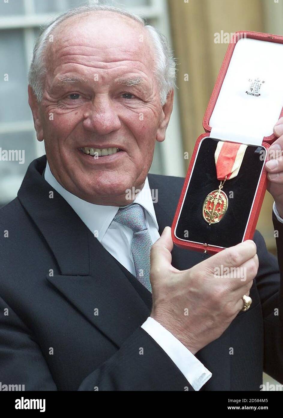 Henry cooper with hi-res stock photography and images - Alamy