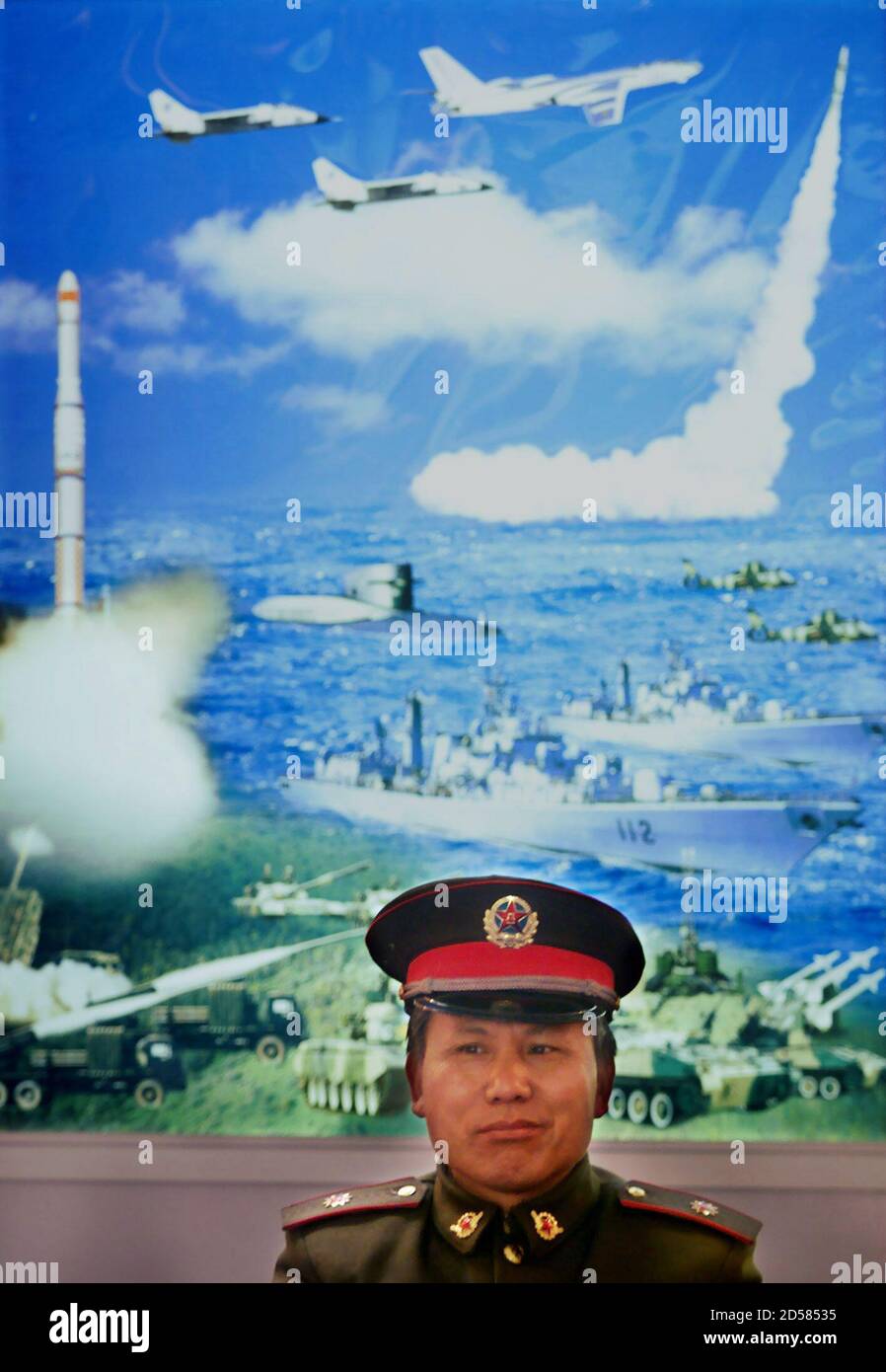 Pla peoples liberation army officer hi-res stock photography and images ...