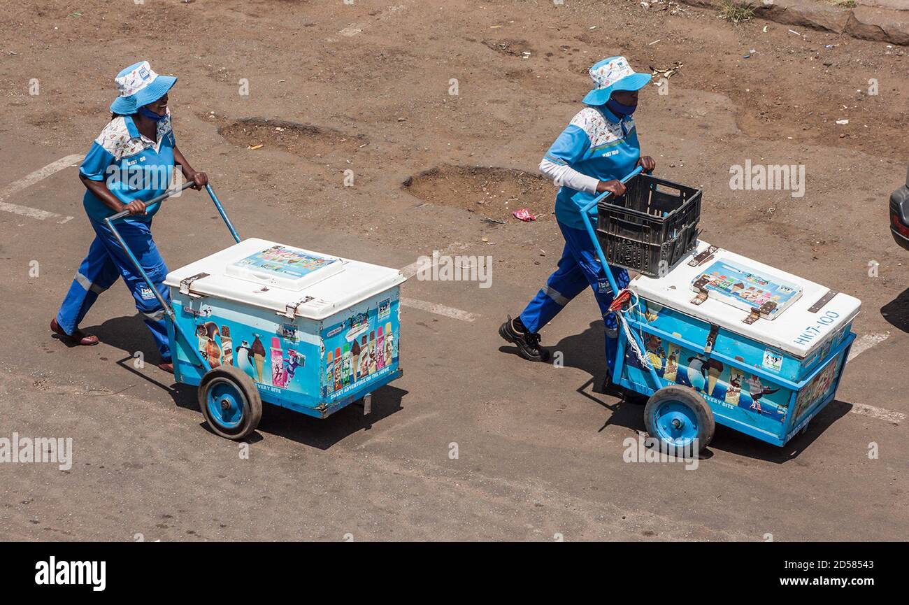 Ice cream carts hi-res stock photography and images - Alamy