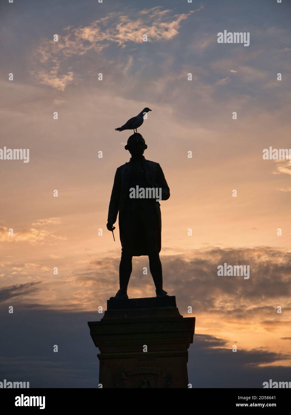 Captain cook memorial monument hi-res stock photography and images - Alamy